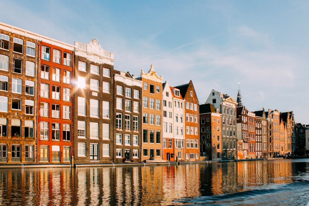 Amsterdam Coffee Shops Guide: Cannabis Rules, Menus & Tips